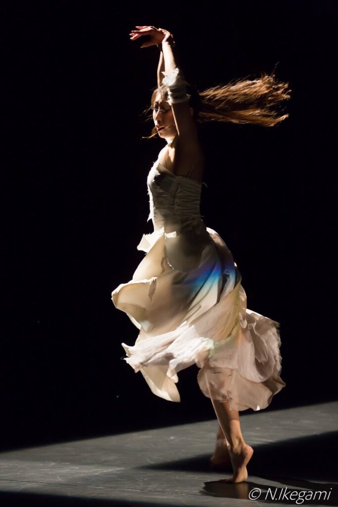 「心で踊る」を大切にした モダンダンス Saphir Moon Dance Studio.Y